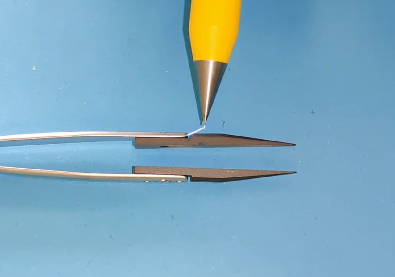 How to protect advanced CMOS technologies with thin Si substrates ...