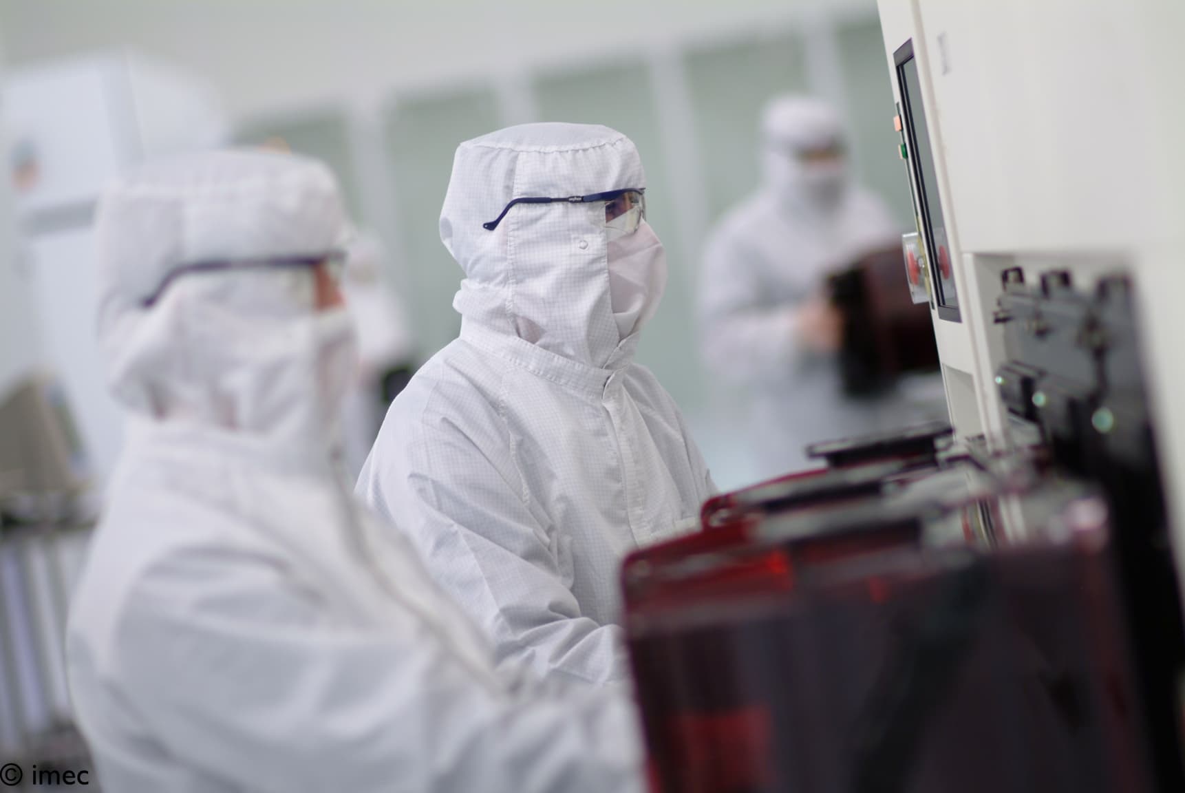 IGZO-based DRAM for energy and area-efficient analog in-memory computing