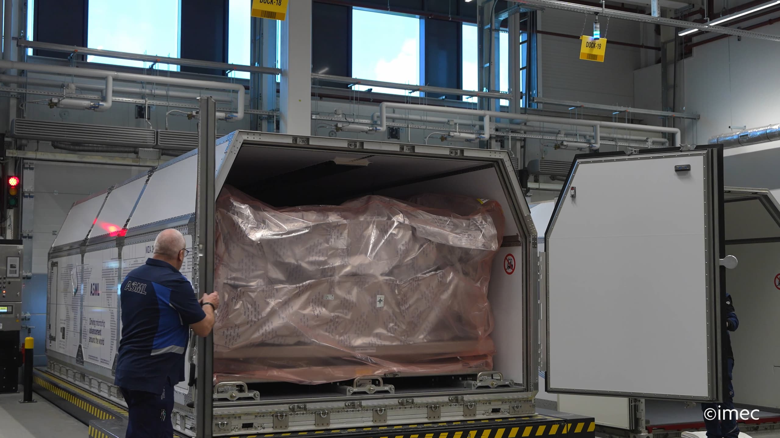 Imec receives the world’s most advanced High NA EUV system | imec
