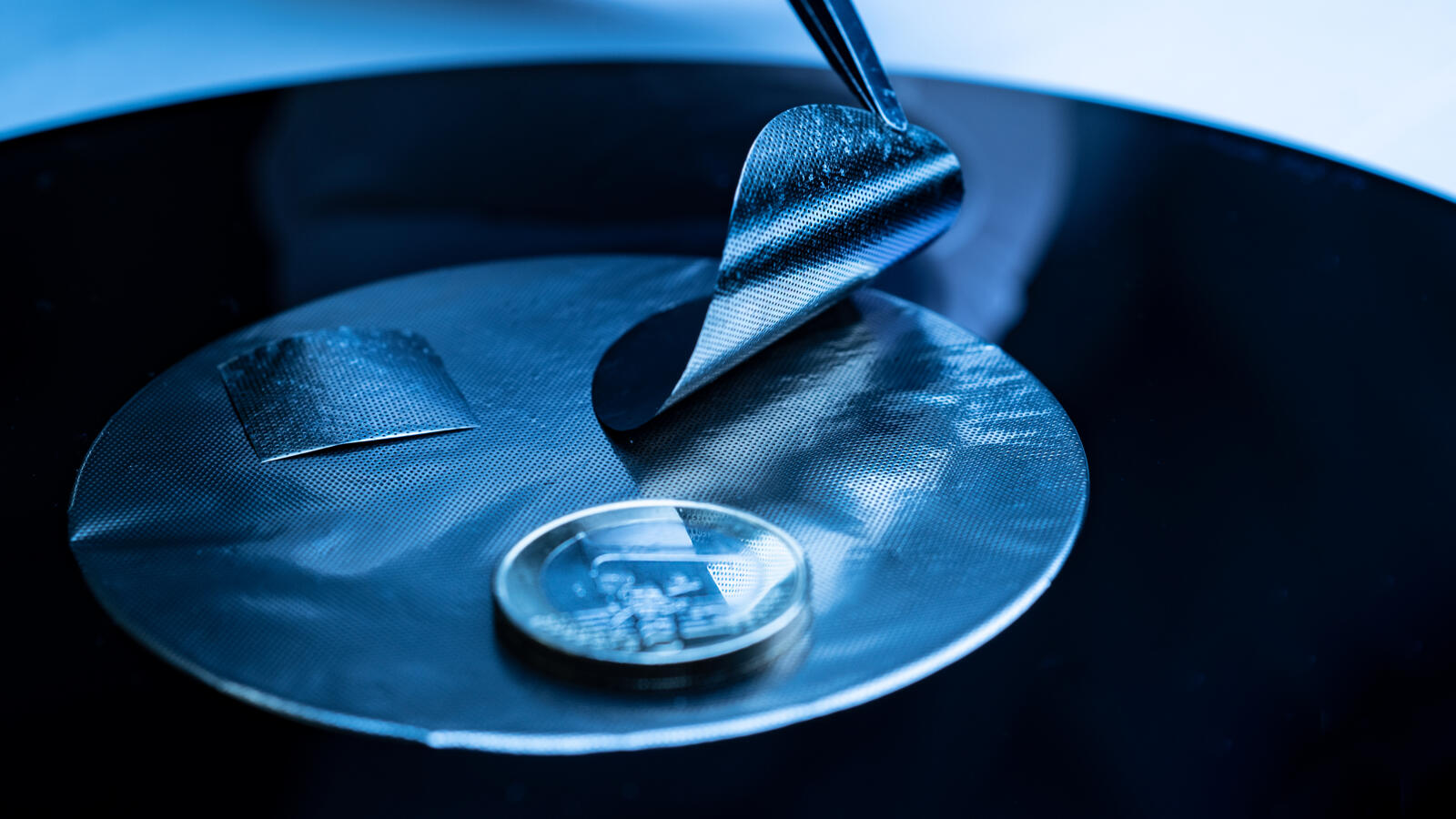 100-fold current density enhancement puts imec’s nanomesh electrodes in ...