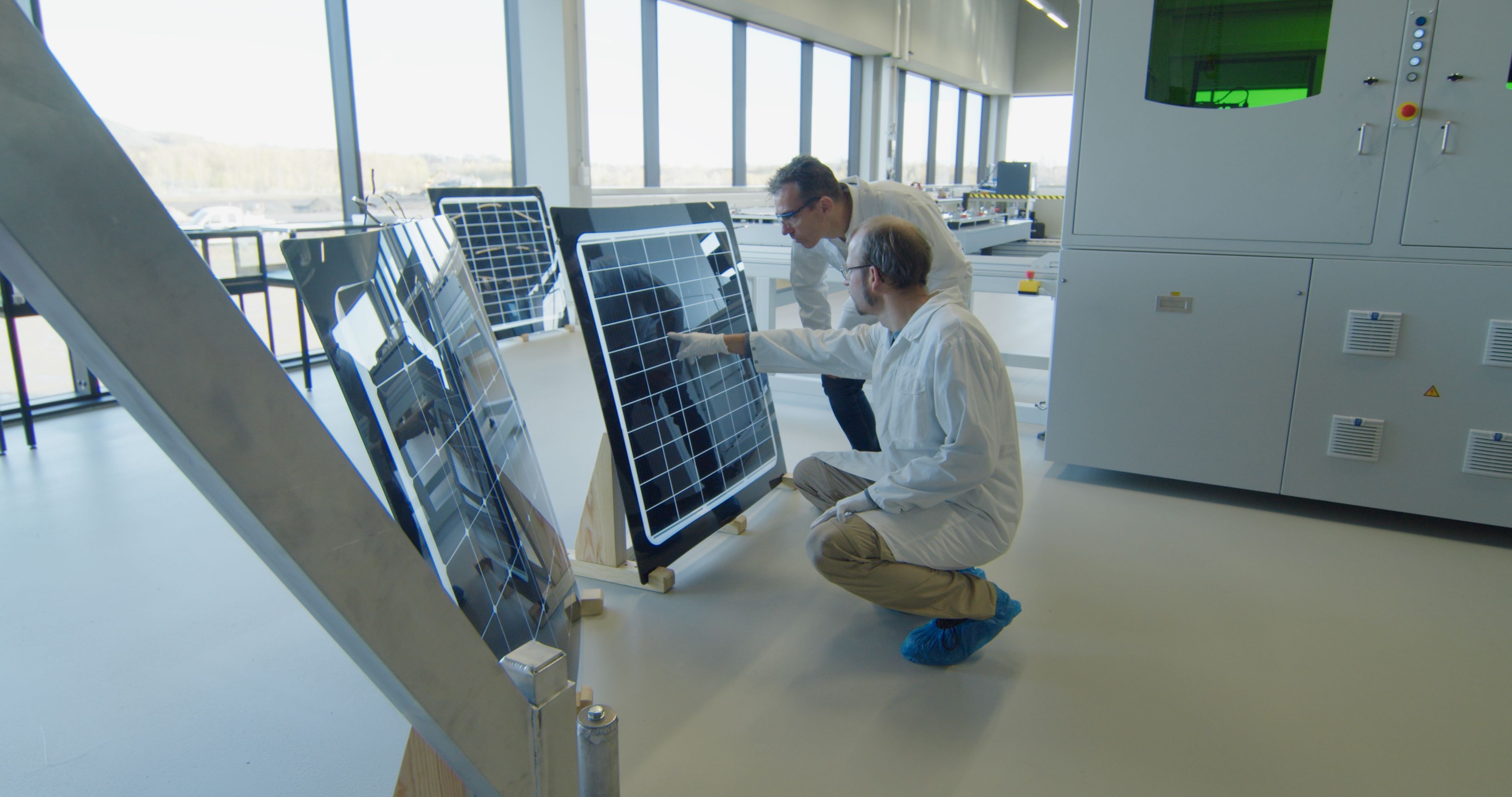 Incorporation of solar cells in curved surfaces | imec