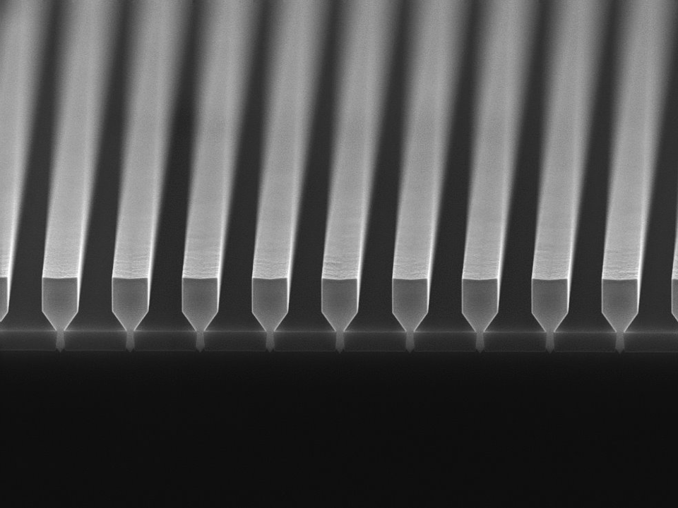 Full-wafer fabrication of GaAs nano-ridge lasers | imec