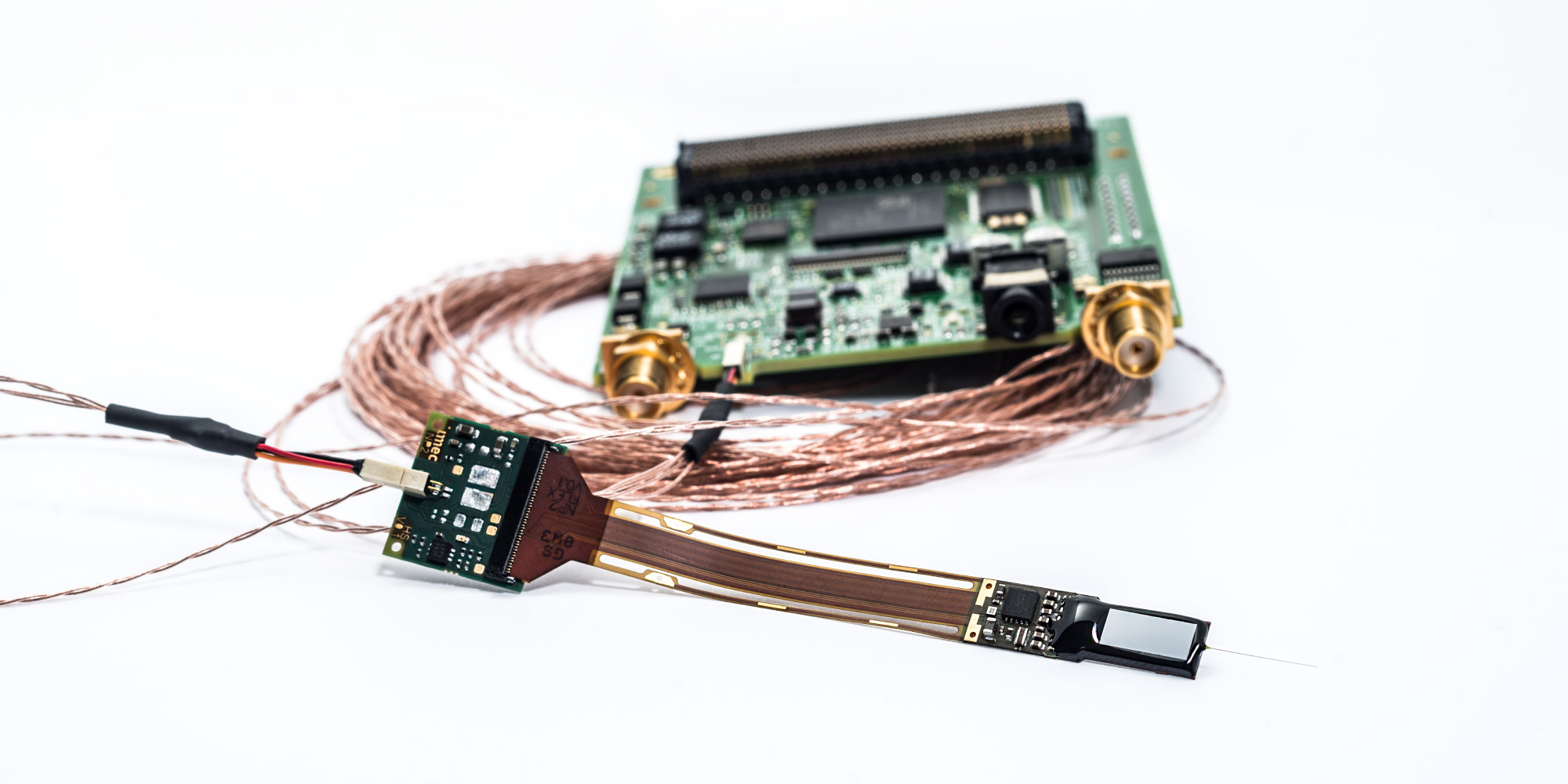 World-first miniature neural probe for simultaneous recording | imec