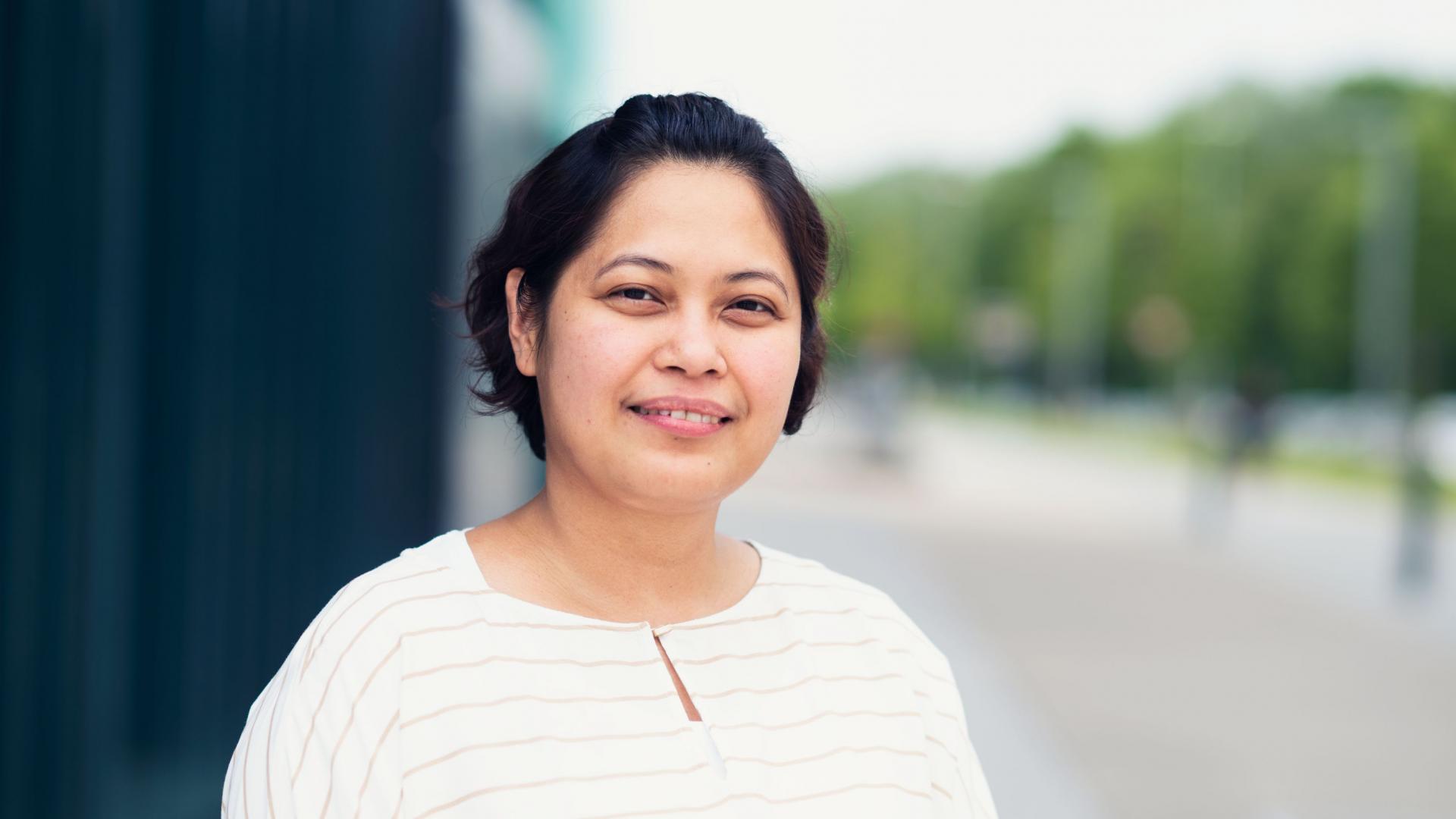 Temporary bonding and mold process to enable next-gen fan-out wafer ...