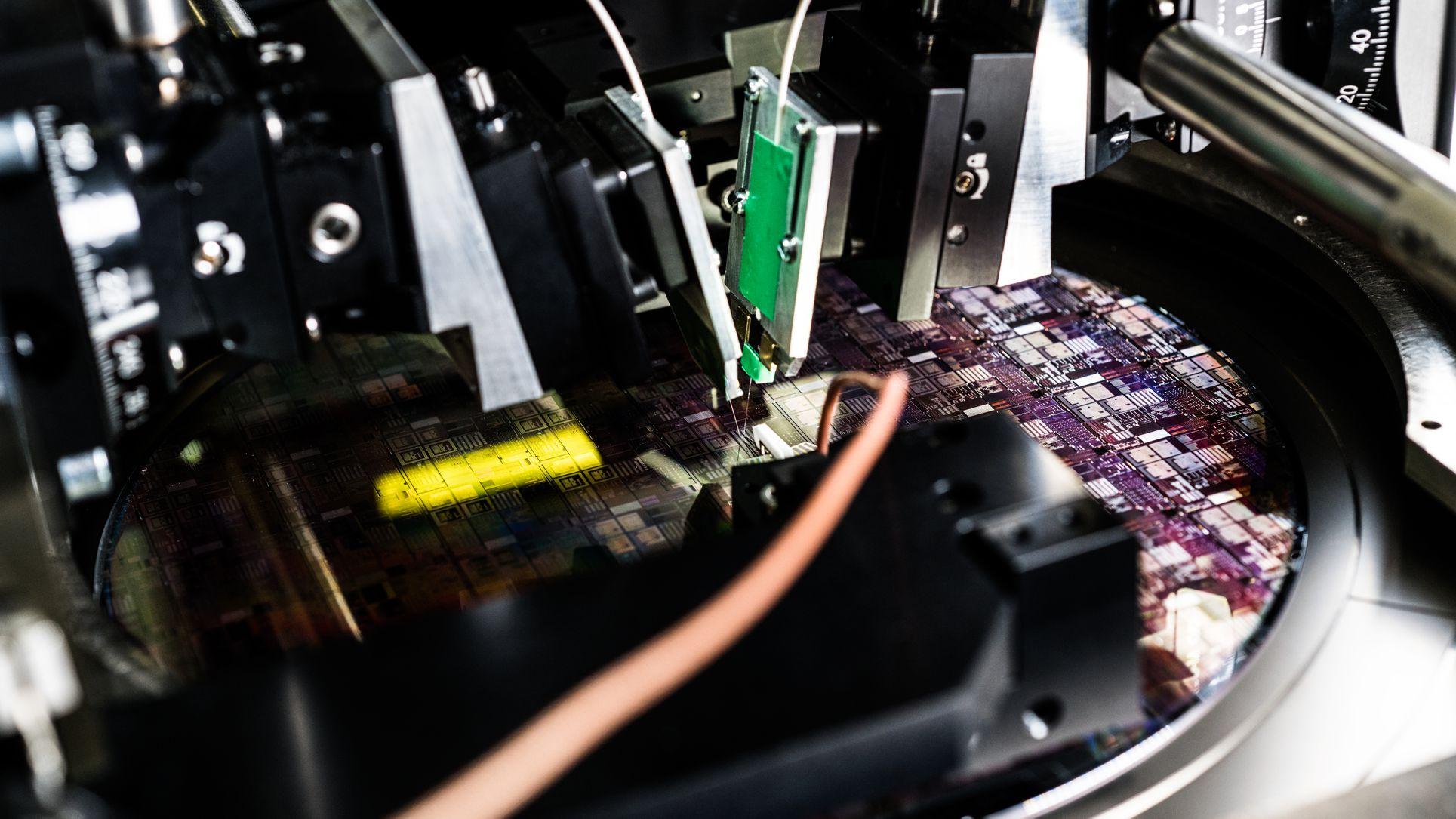 imec magazine April 2018 - Developing silicon photonics technologies ...