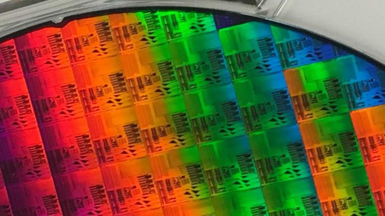 Silicon photonics: towards an accessible technology for telecom and sensing